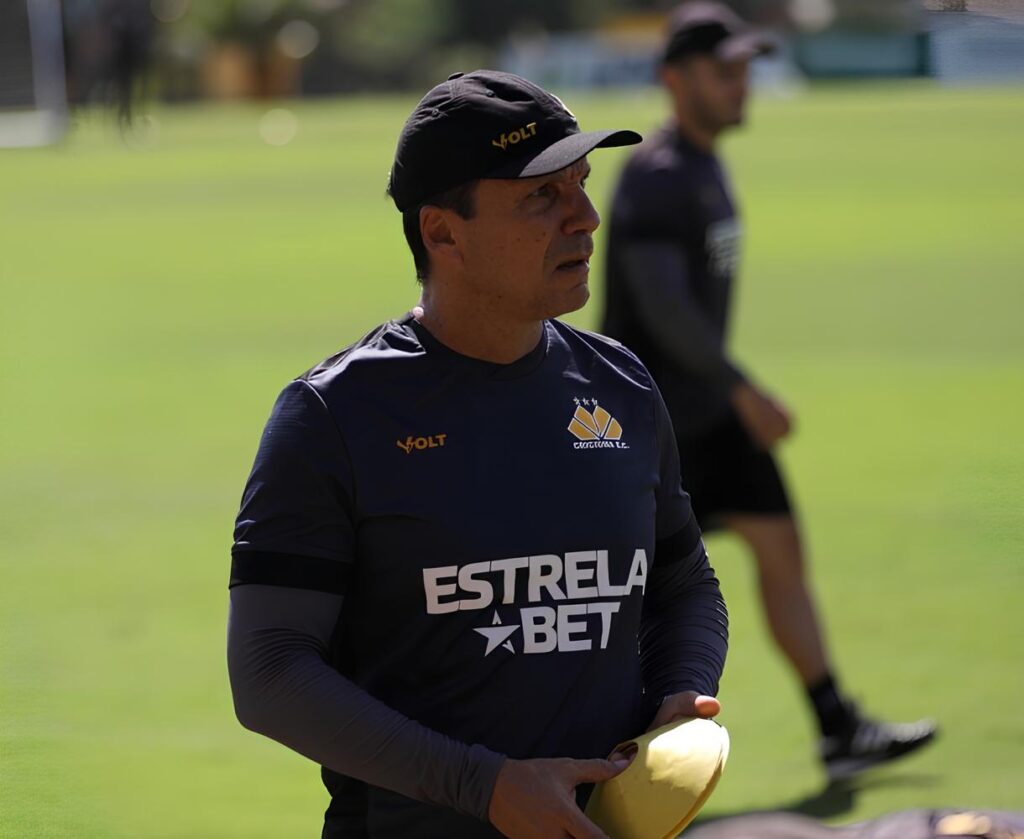 Zé Ricardo decidiu surpreender e vai usar novo jogador na estreia do ...